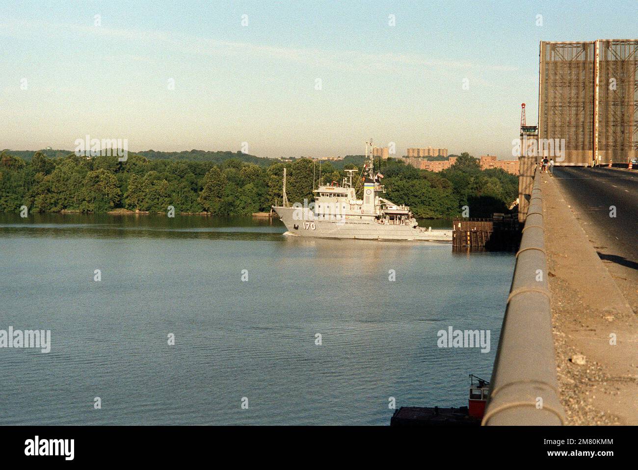 A port beam view of the fleet tug USNS MOHAWK (T-ATF-170) as it passes ...