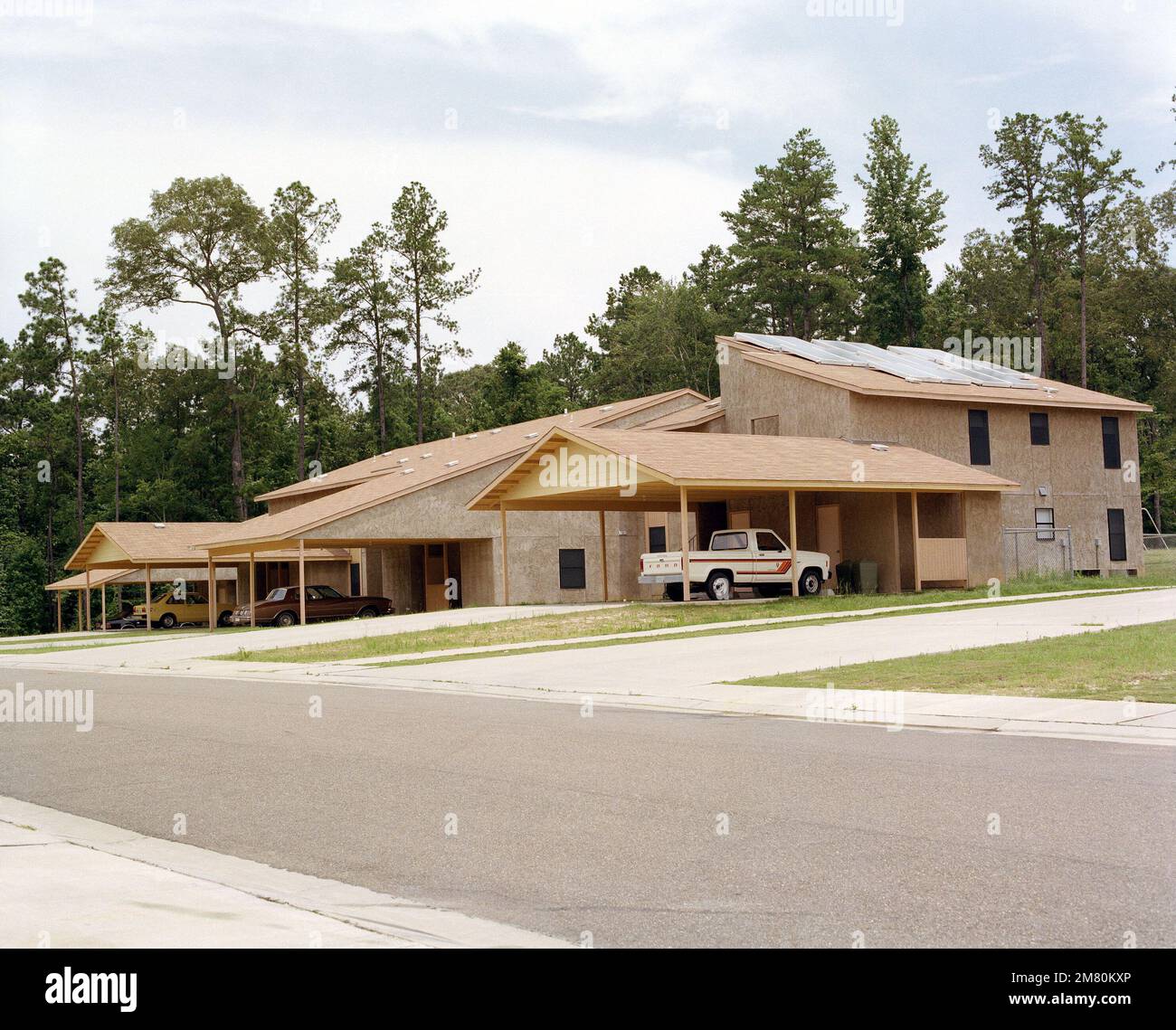 Army family housing hi-res stock photography and images - Alamy