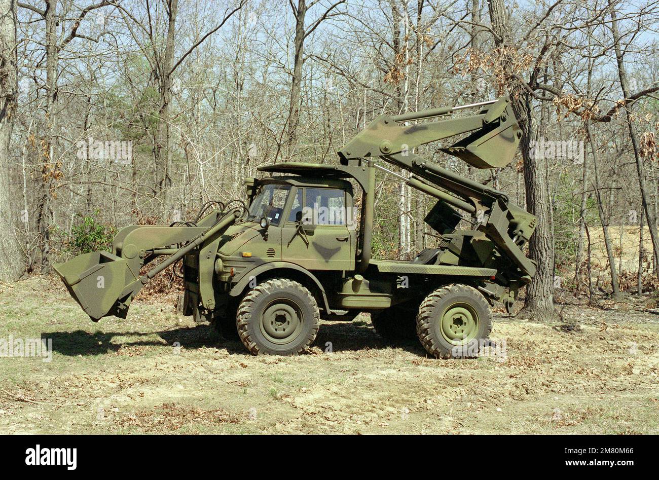 Army excavator hi-res stock photography and images - Alamy