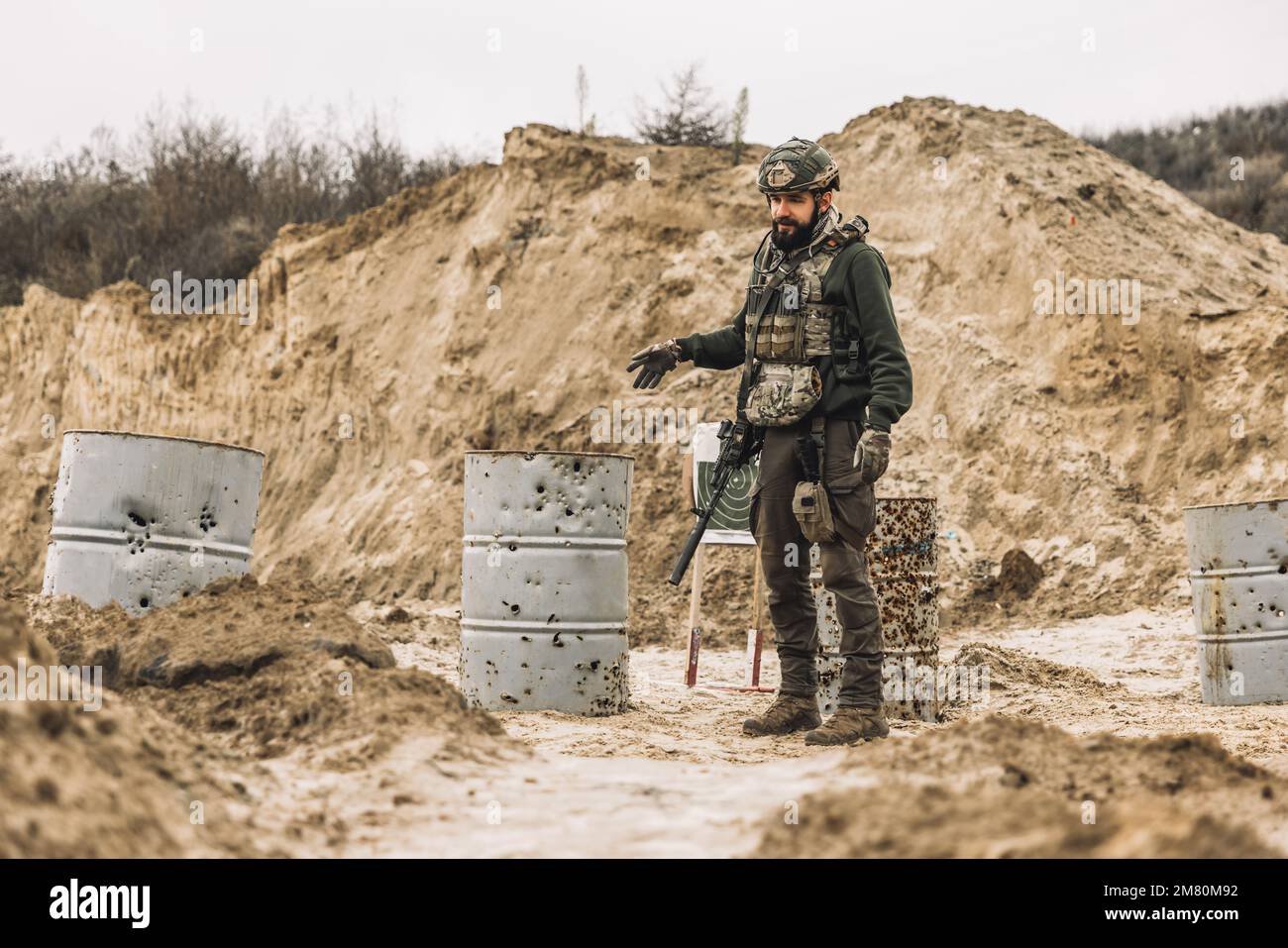A soldier with a rifle on a shooting range Stock Photo - Alamy