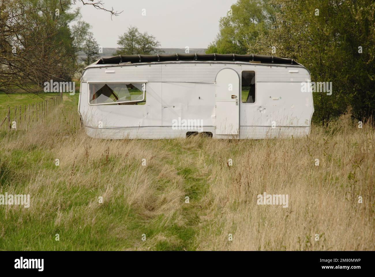 Old static caravan hi-res stock photography and images - Alamy