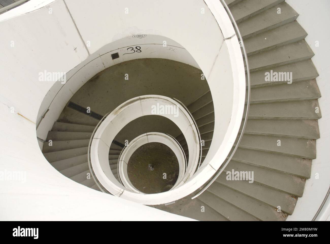Circle staircase hi-res stock photography and images - Alamy