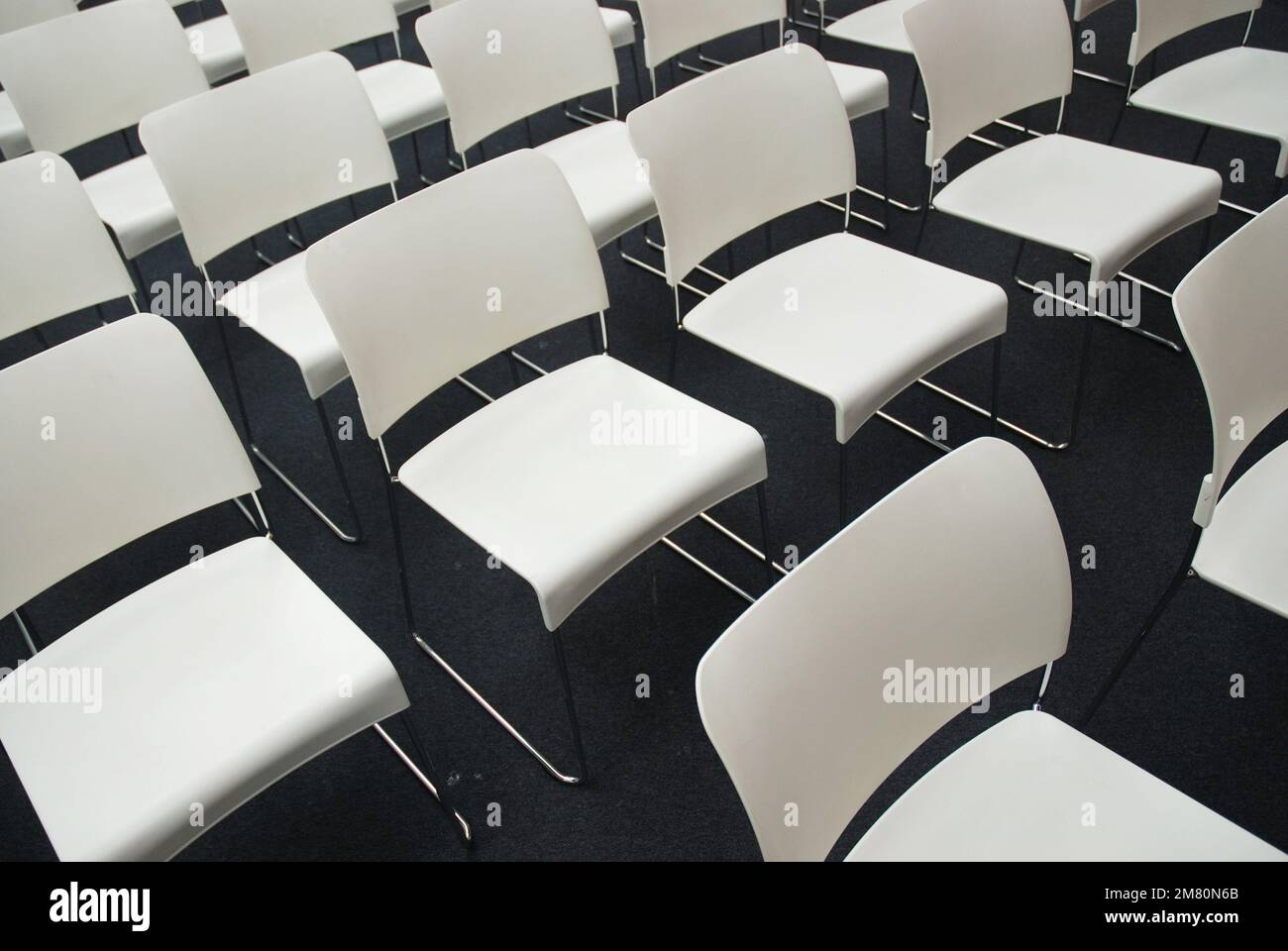 empty rows of chairs at an event Stock Photo - Alamy