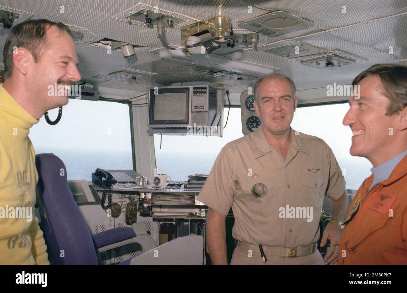 Uss dwight d eisenhower crew bridge hi-res stock photography and images - Alamy