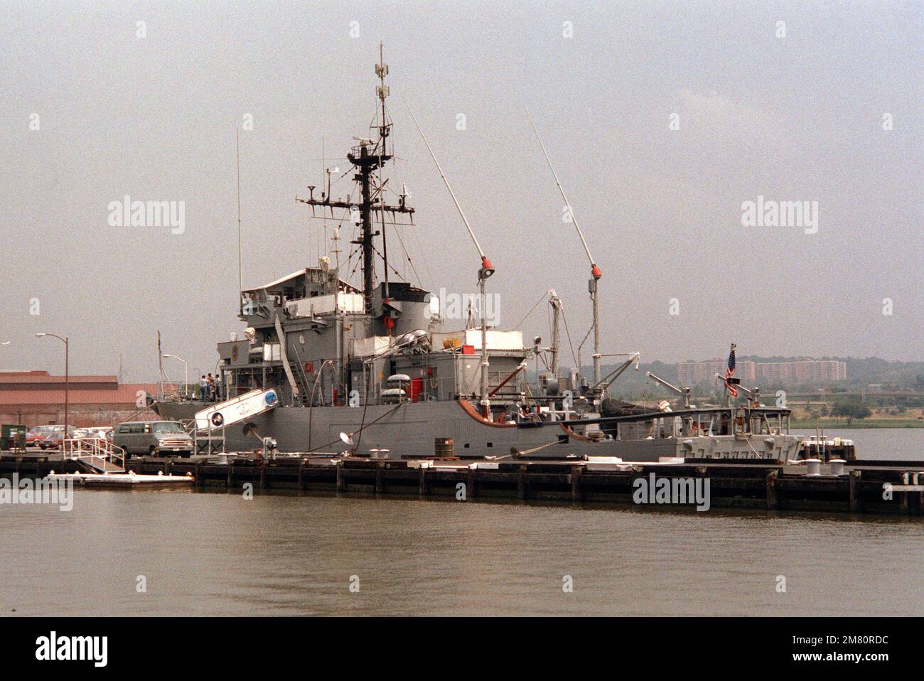 A port quarter view of the ocean minesweeper USS FIDELITY (MSO 443 ...