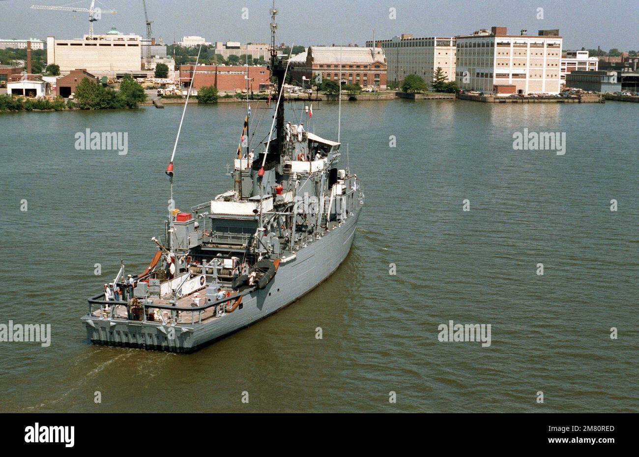 A starboard quarter view of the ocean minesweeper USS Fidelity (MSO-443 ...