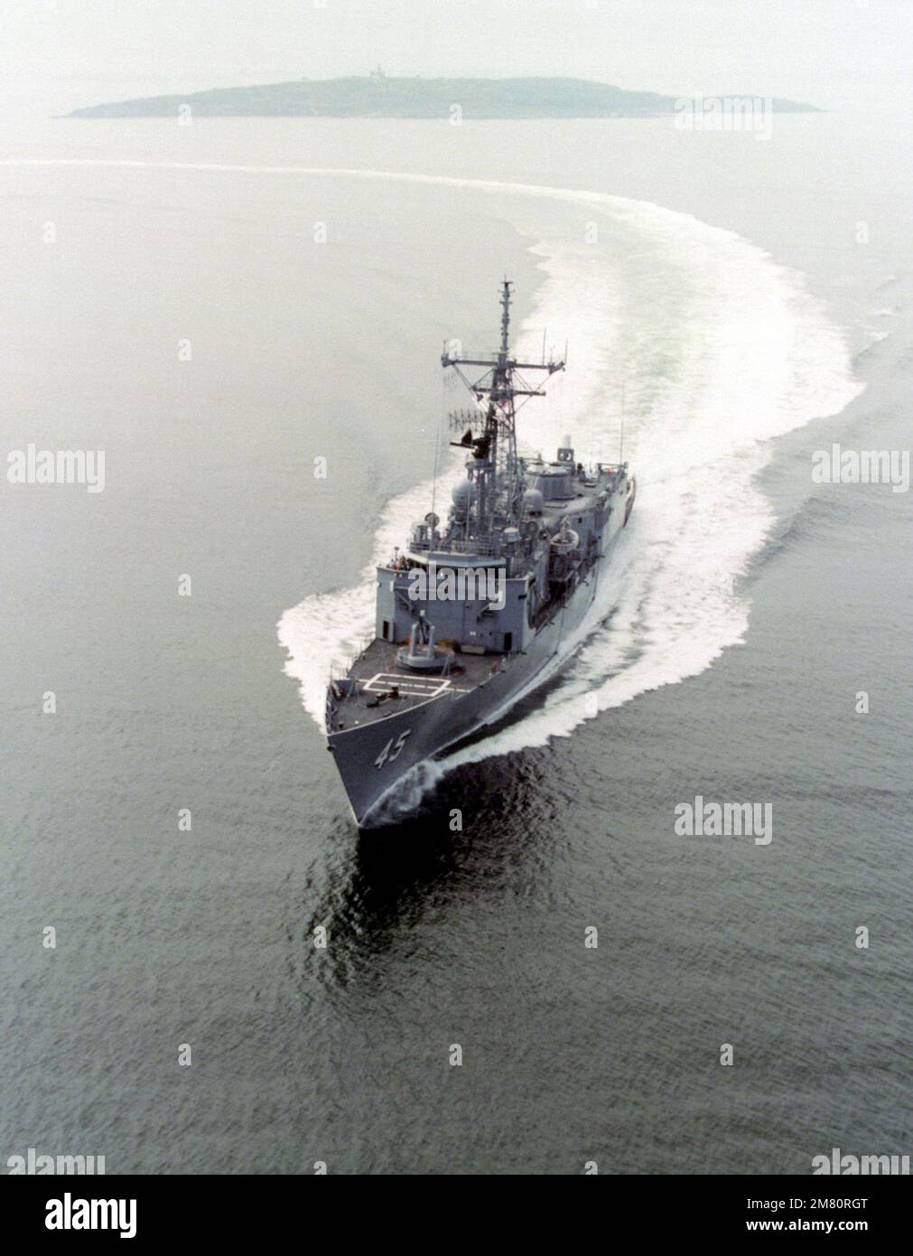 A elevated port view of the guided missile frigate DE WERT (FFG-45 ...
