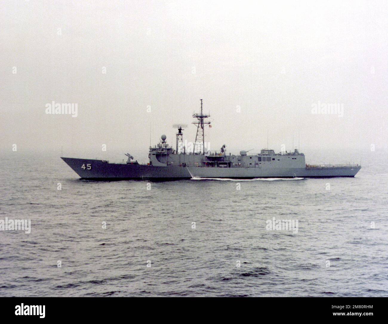 A port beam view of the guided missile frigateDE WERT (FFG-45) underway ...