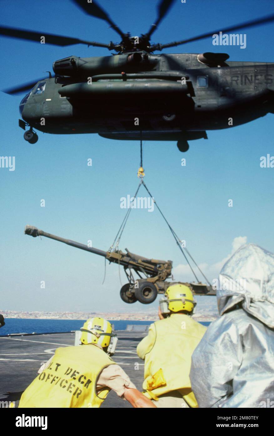 A left side view of a Marine Corps CH-53E Super Stallion helicopter ...