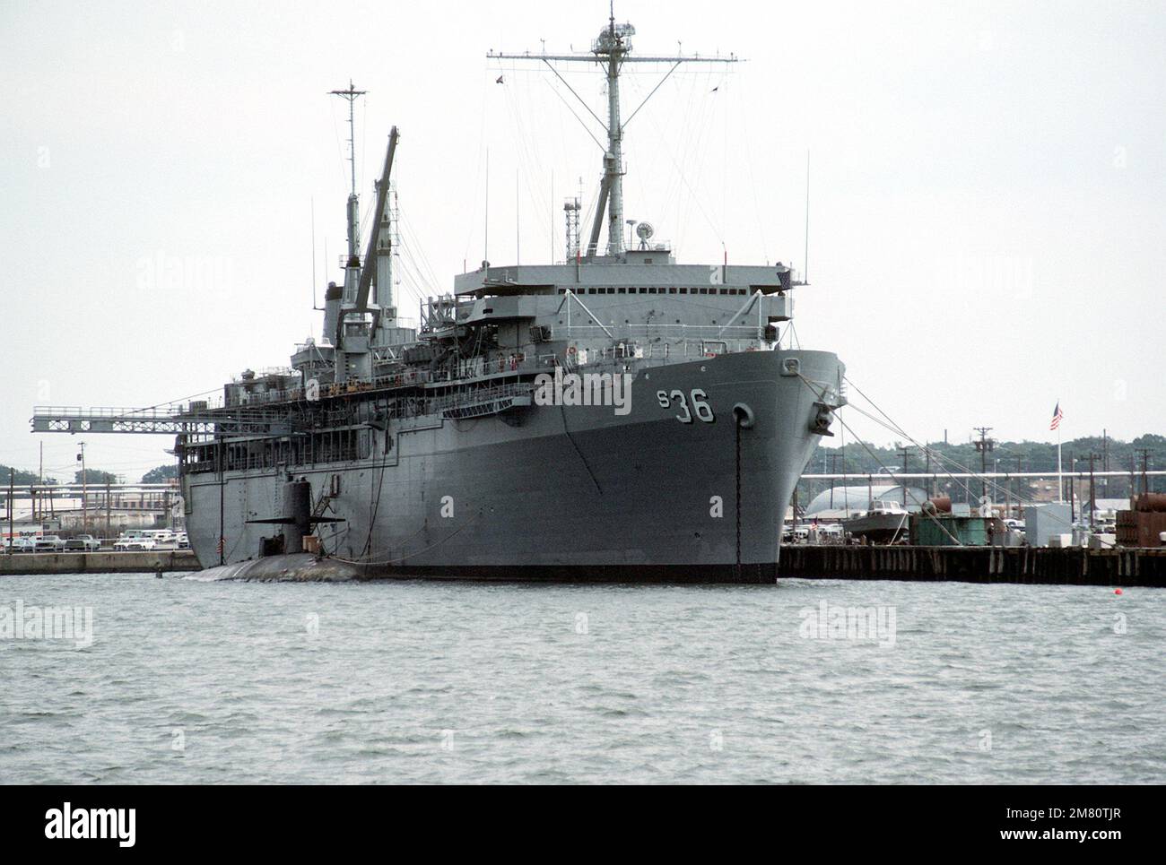 Tender Uss Dixon As 37 Attack
