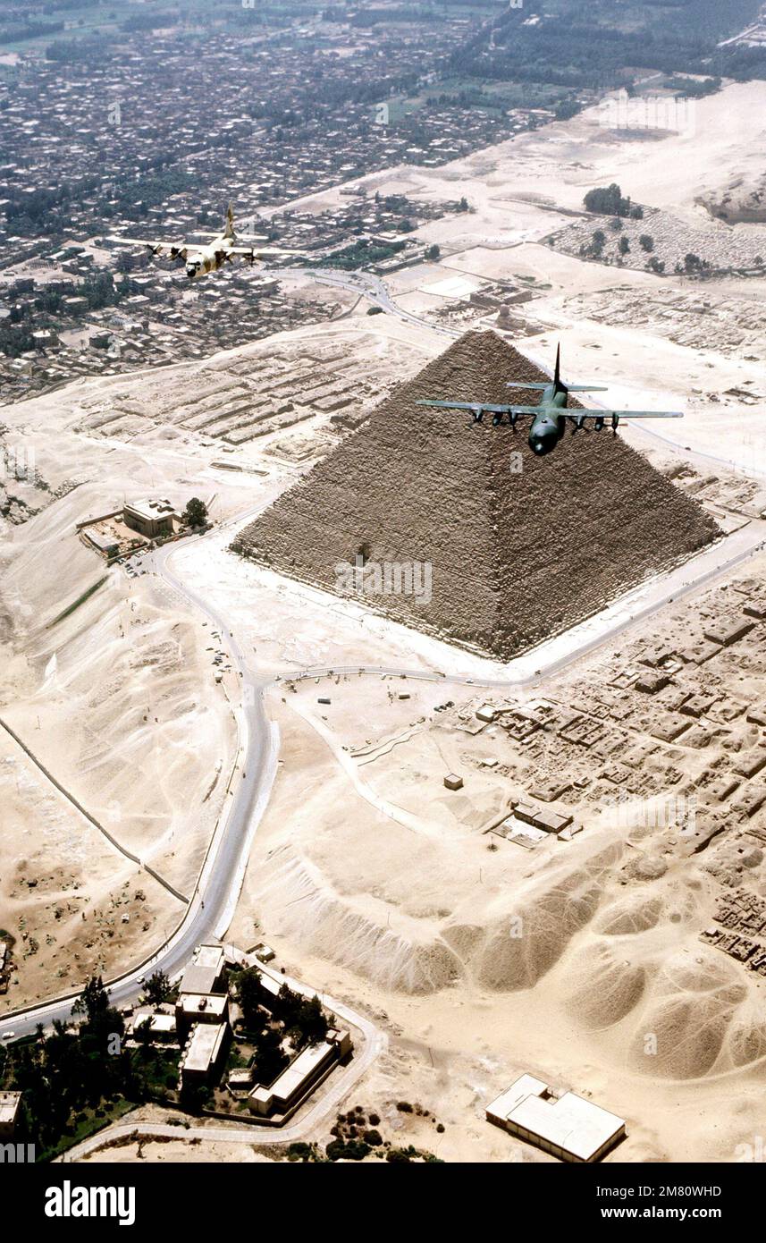 Right two pyramids hi-res stock photography and images - Alamy