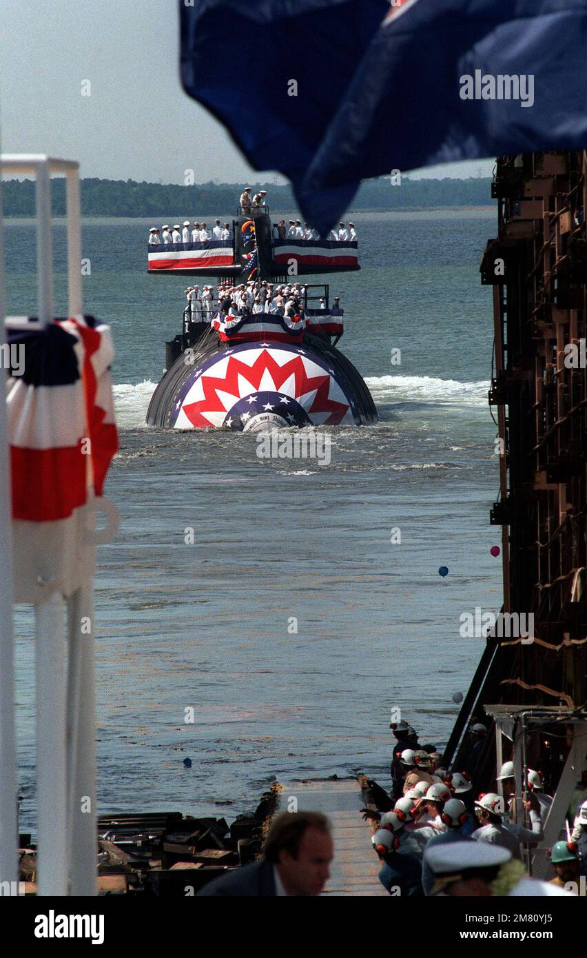 A bow view of the nuclear-powered attack submarine HONOLULU (SSN-718 ...