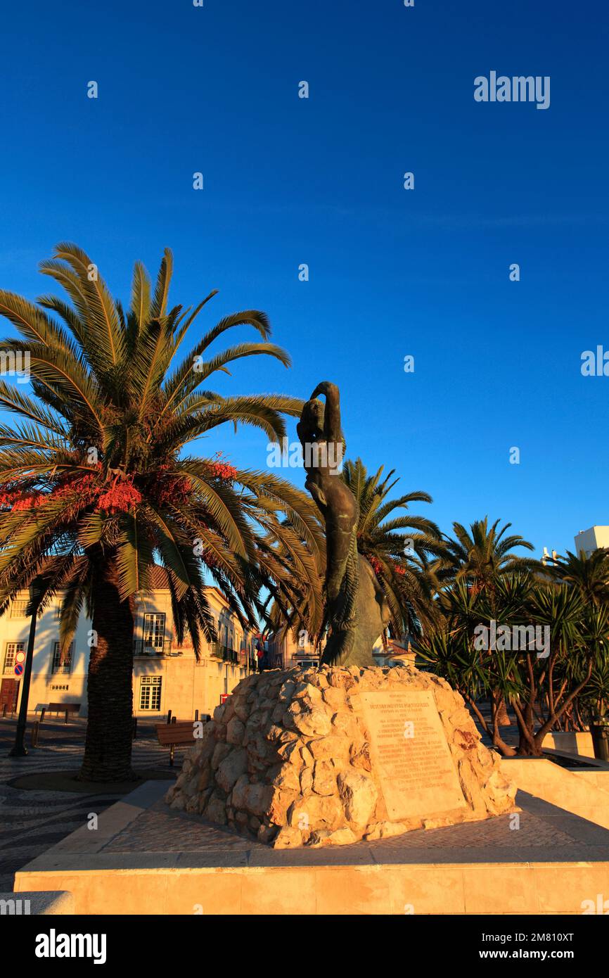 Statue at Cascais a small picturesque fishing village, Estremadura ...