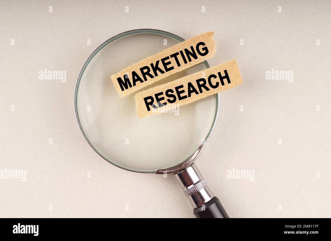 On the magnifying glass are paper strips with the inscription ...