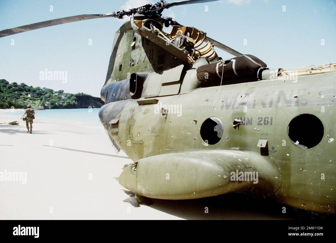 A CH-46E Sea Knight helicopter of Marine Medium Helicopter Squadron 261 ...