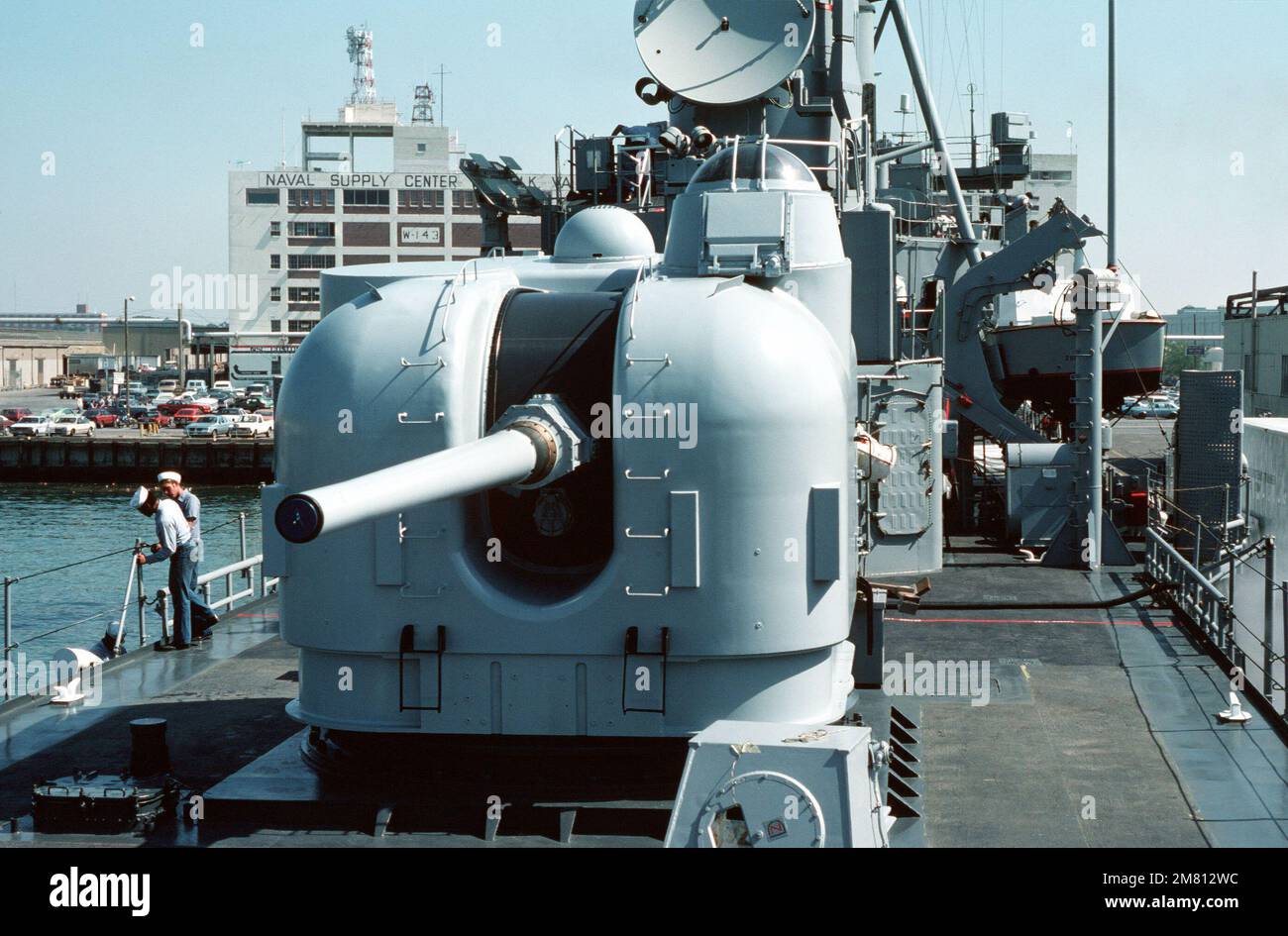 A view of the Mark 42 5-inch/54-caliber gunmount on the aft deck of the ...
