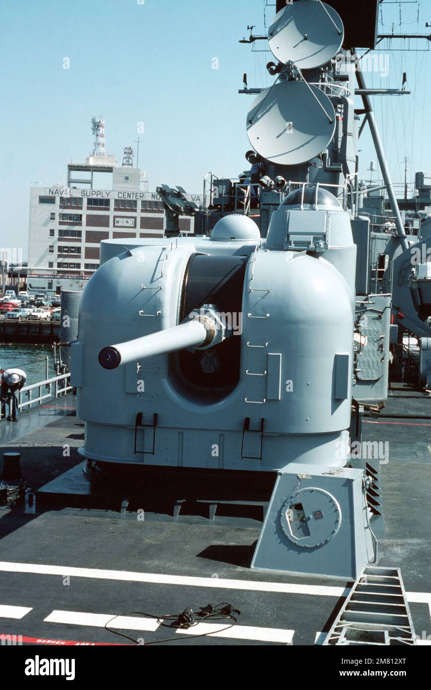 A view of the Mark 42 5-inch/54-caliber gunmount on the aft deck of the ...