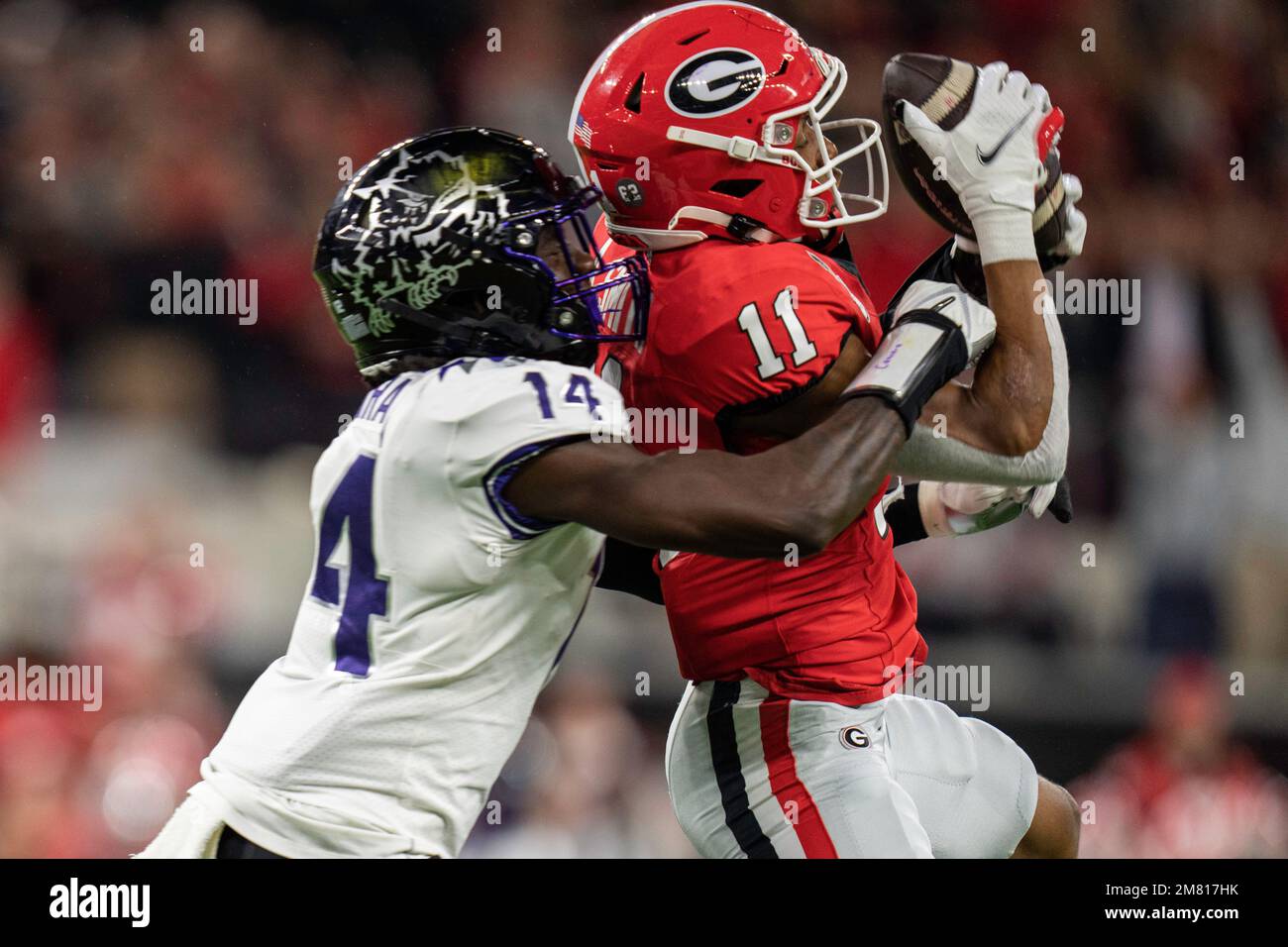 Georgia Bulldogs wide receiver Arian Smith (11) makes a catch against ...
