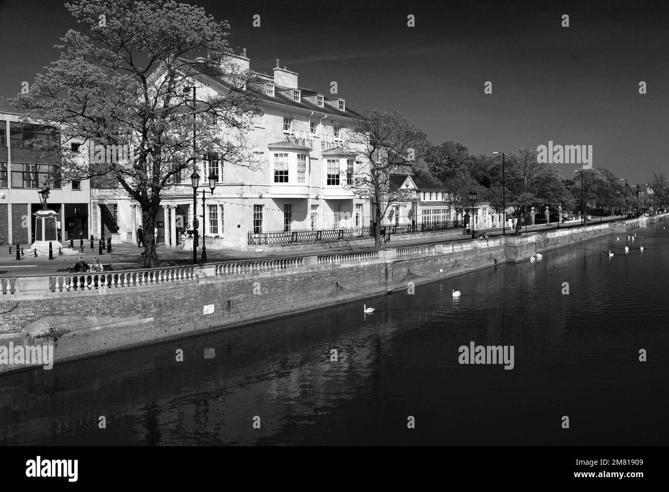 The Swan Hotel, River Great Ouse Embankment, Bedford town; Bedfordshire ...