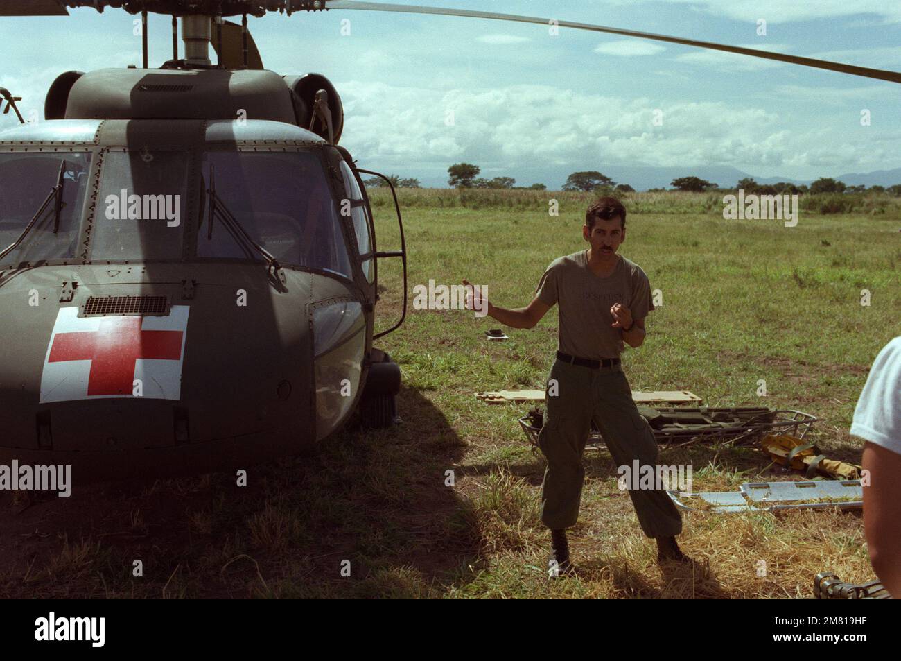 A member of the 41st Combat Support Hospital instructs Honduran ...
