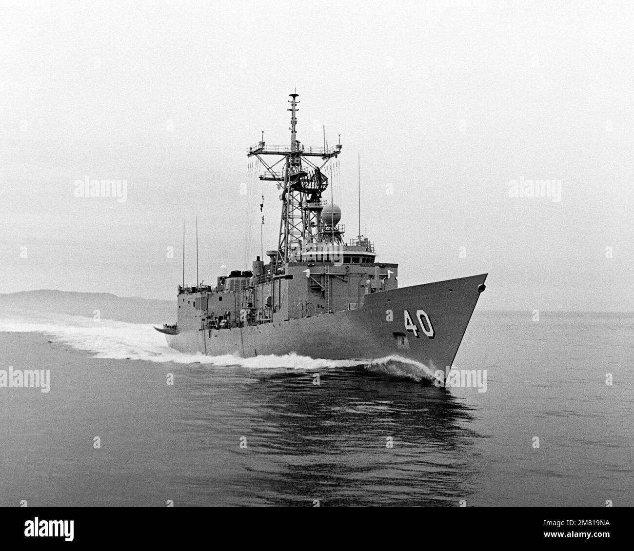 A starboard bow view of the guided missile frigate HALYBURTON (FFG 40 ...