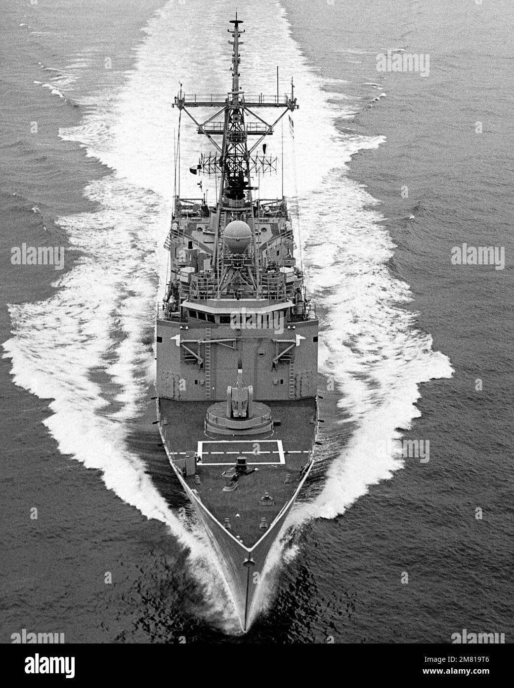 An elevated bow view of the guided missile frigate HALYBURTON (FFG 40 ...