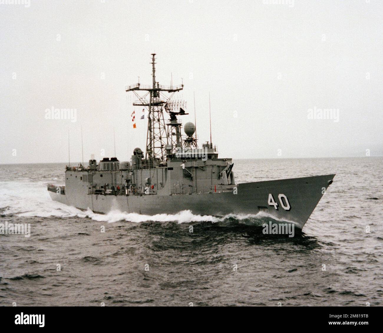 A starboard bow view of the guided missile frigate HALYBURTON (FFG 40 ...