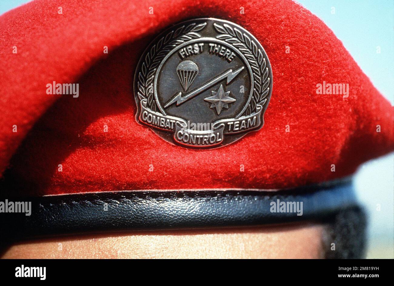 Beret badge hi-res stock photography and images - Alamy