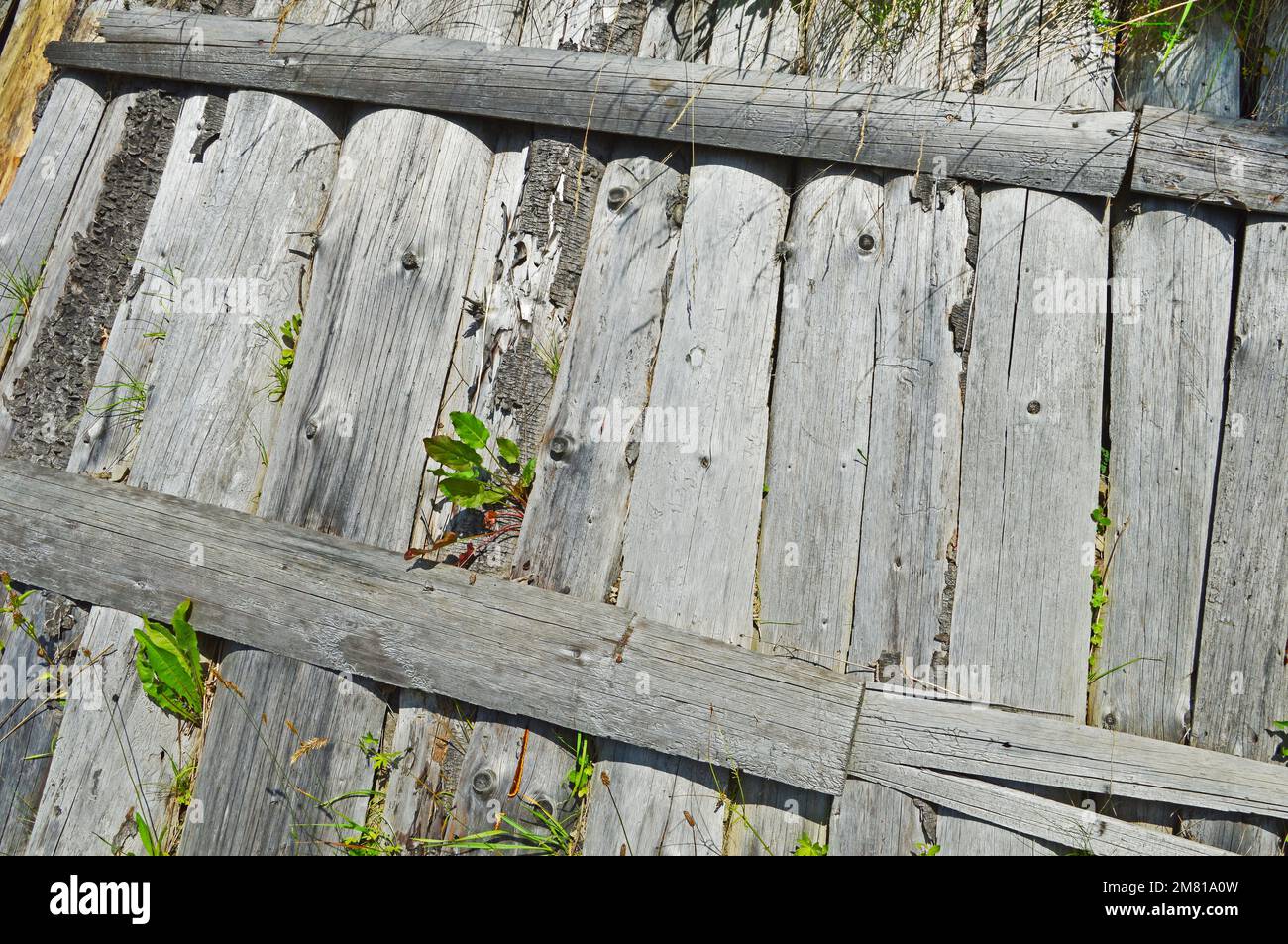 Damaged boards hi-res stock photography and images - Alamy