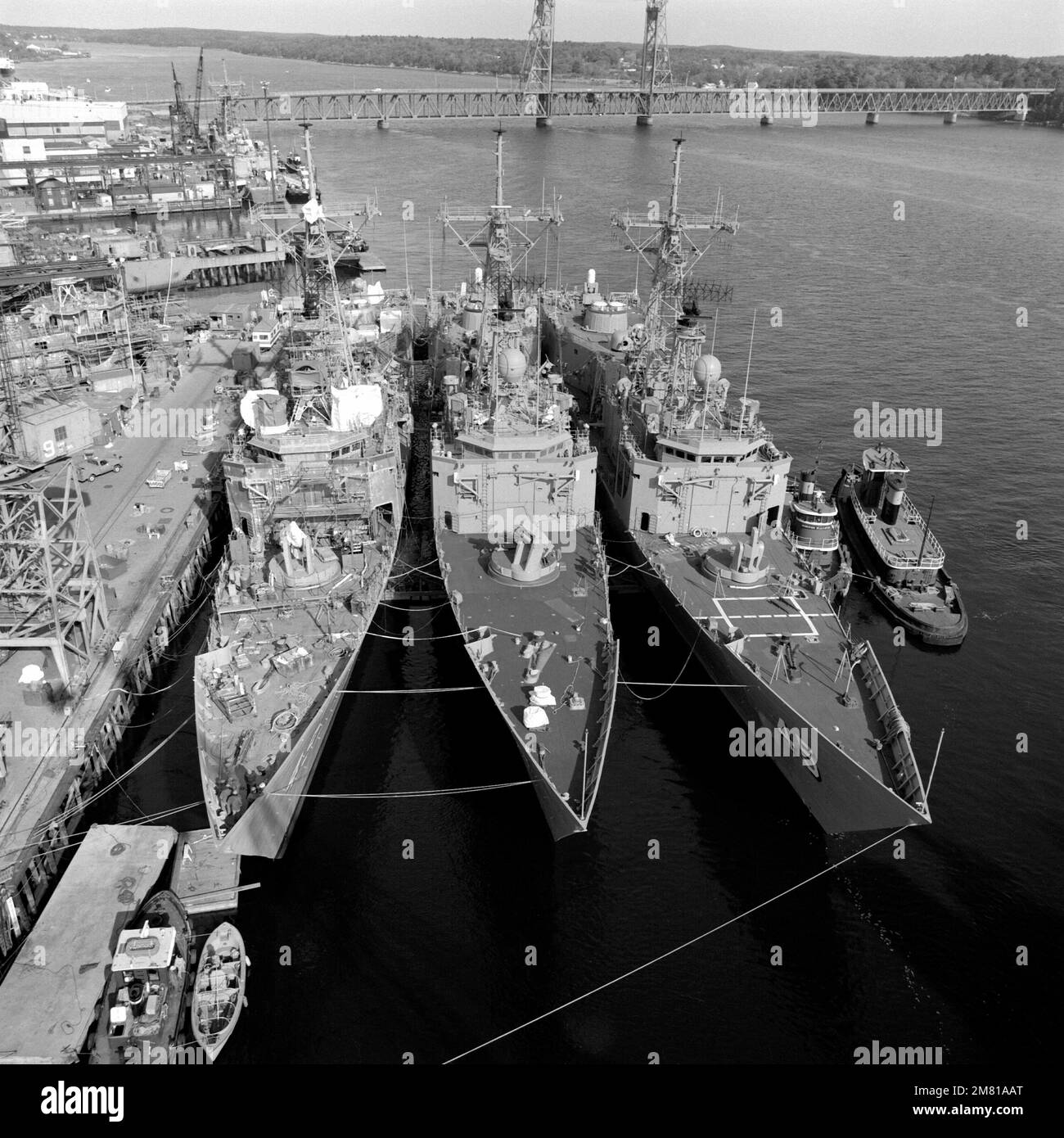 An elevated bow view of the guided missile frigate ROBERT G. BRADLEY ...