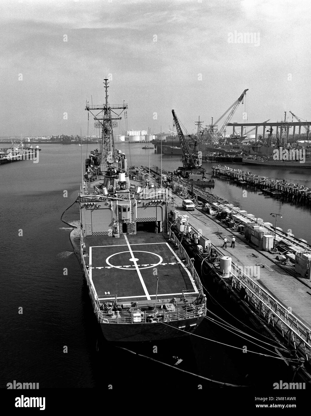 Elevated stern view of the guided missile frigate USS MCCUSKY (FFG 41 ...