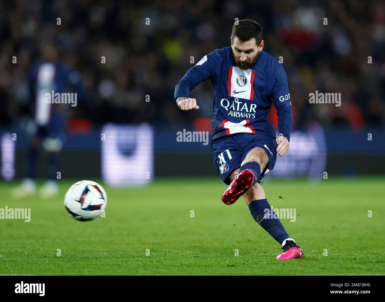 Lionel messi free kick psg hi-res stock photography and images - Alamy