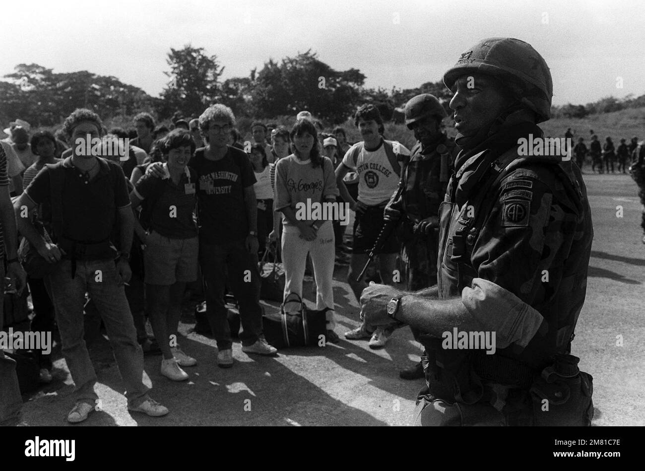 American medical students talk with members of the 82nd Airborne ...