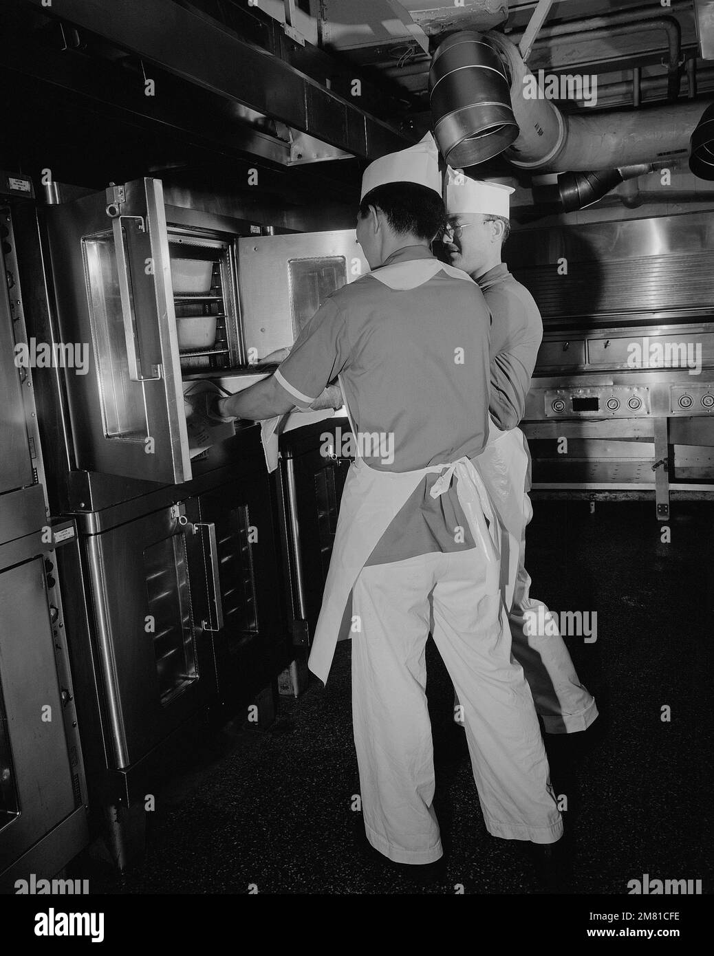 DN-SN-85-07590. Base: USS Enterprise (CVN 65 Stock Photo - Alamy