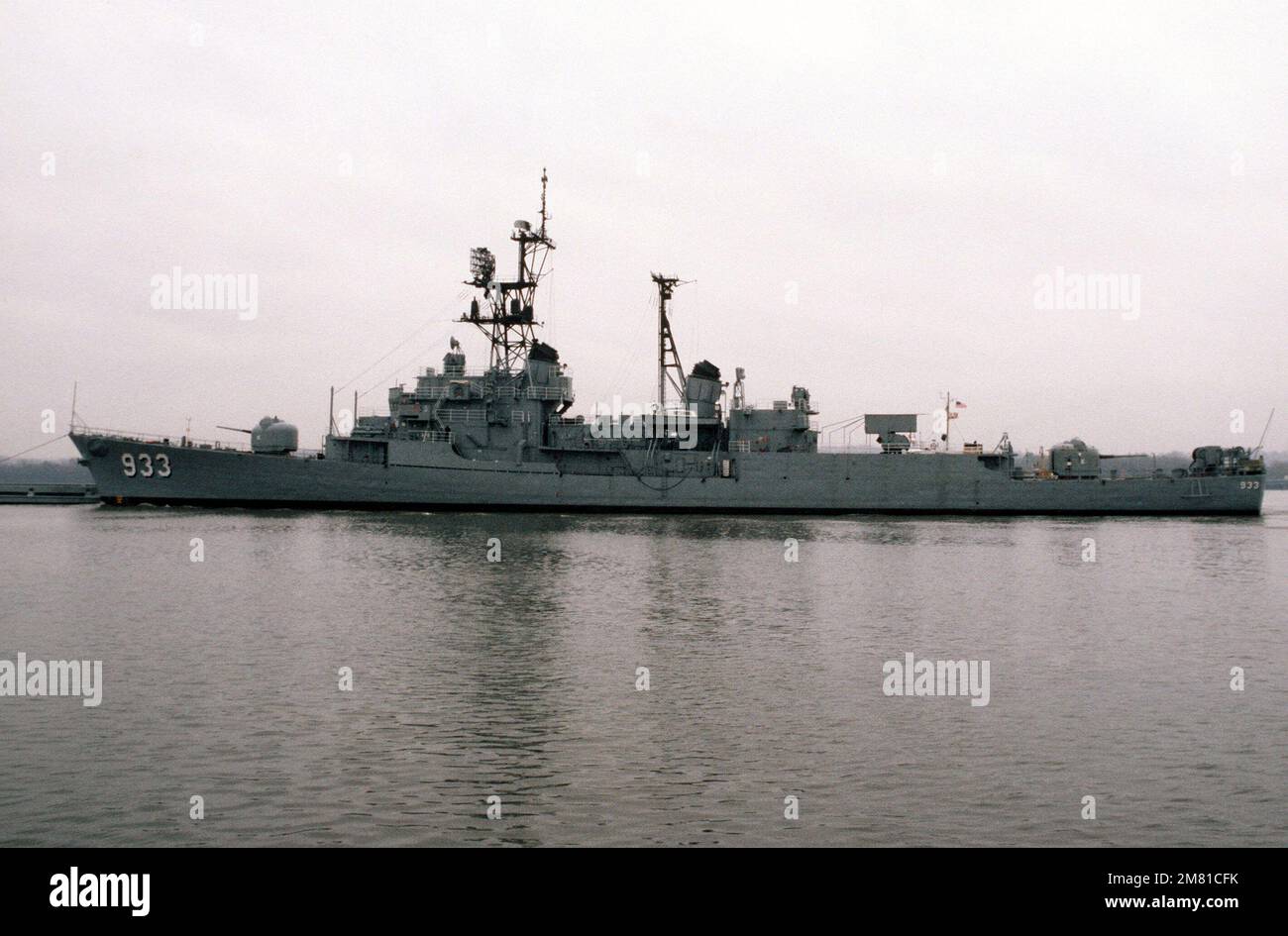 A port beam view of the decommissioned destroyer BARRY (DD 933) being ...