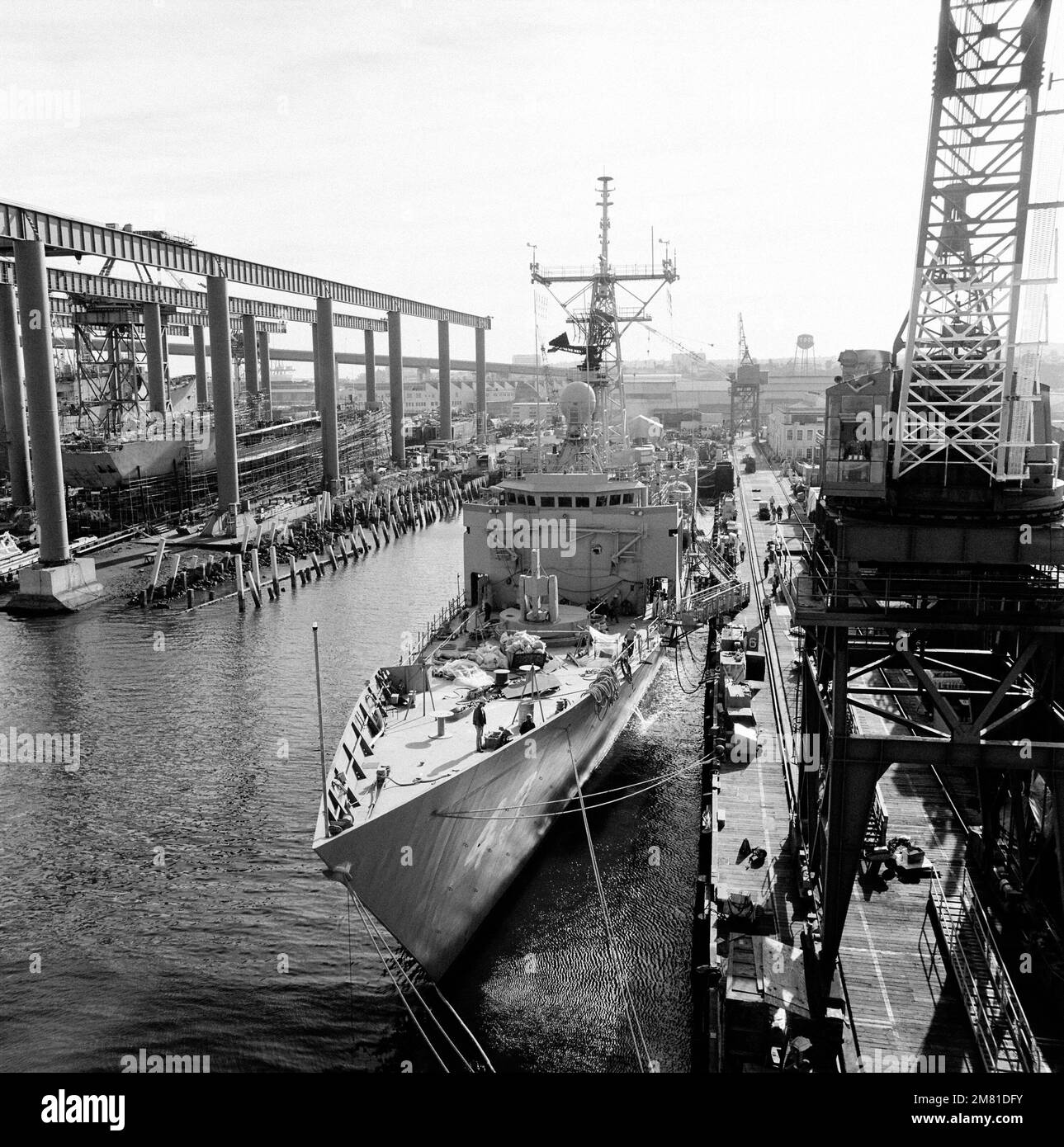 An elevated port bow view of the guided missile frigate THACH (FFG 43 ...