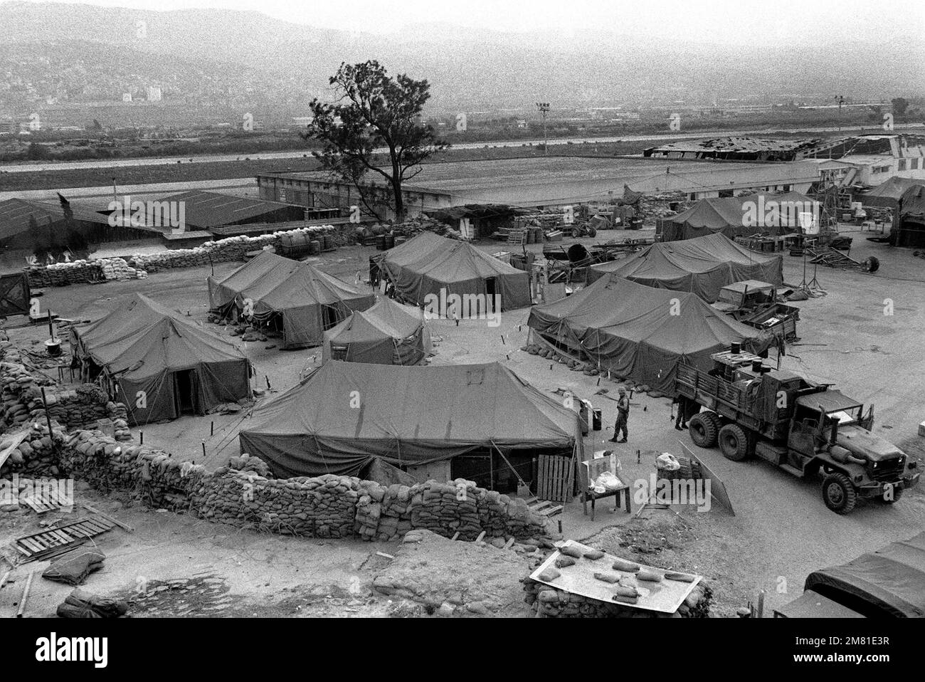 The 22nd Marine Amphibious Unit from Service Support Group (MSSG) motor ...
