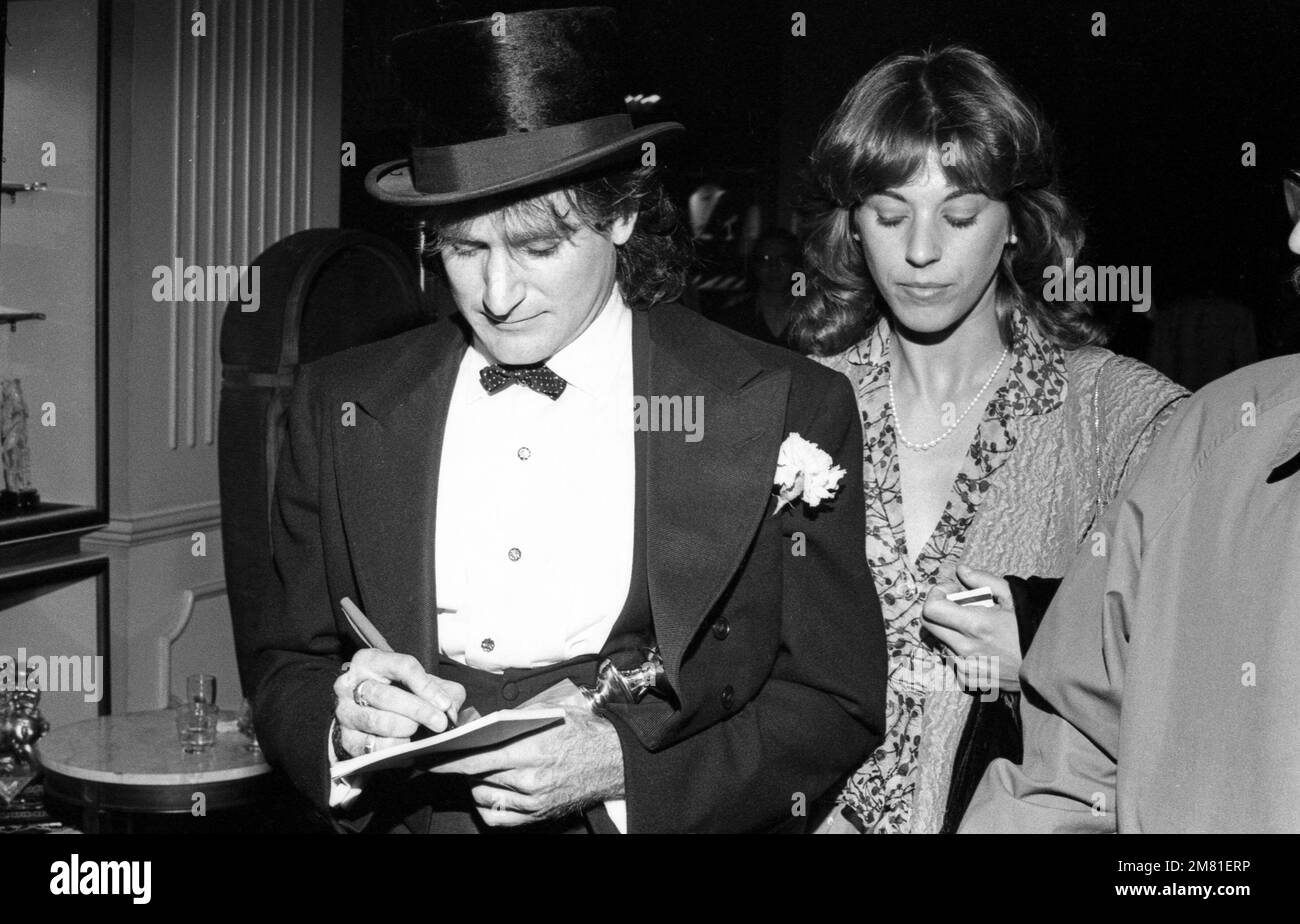 Robin Williams and Valerie Velardi at the 36th Golden Globe Awards at ...