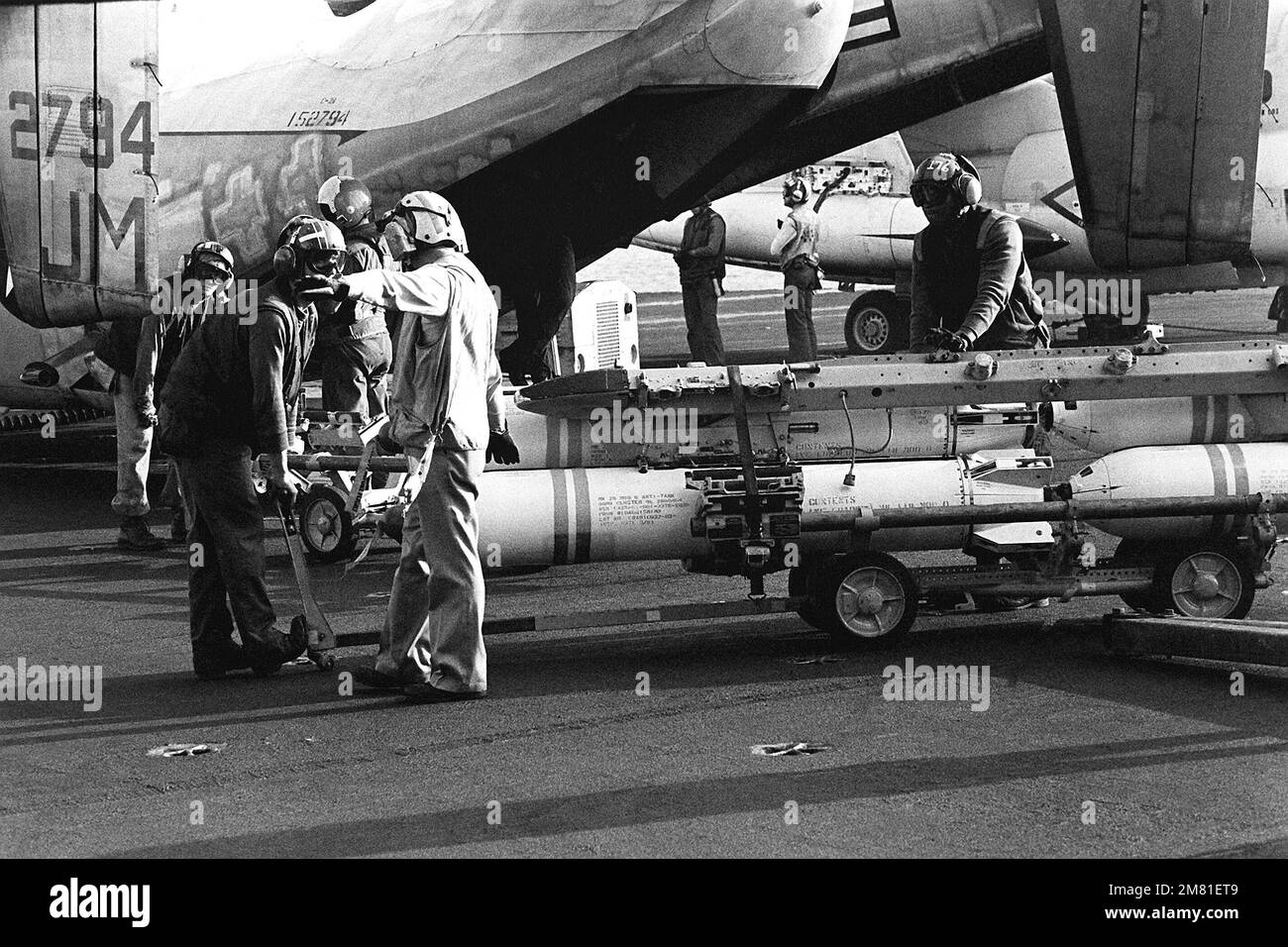 Flight deck crewmen aboard the aircraft carrier USS INDEPENDENCE (CV 62 ...
