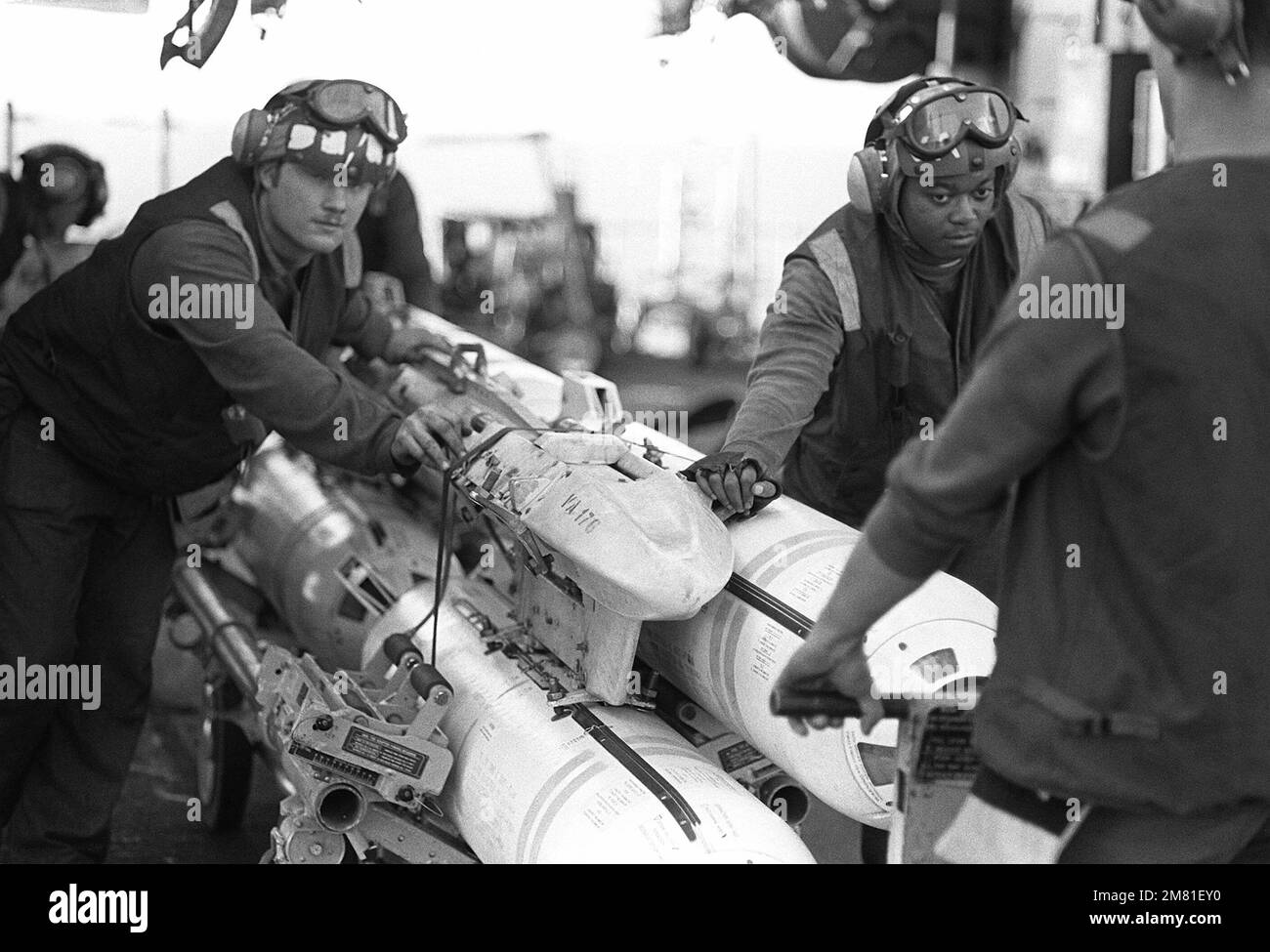 Flight deck crewmen aboard the aircraft carrier USS INDEPENDENCE (CV 62 ...