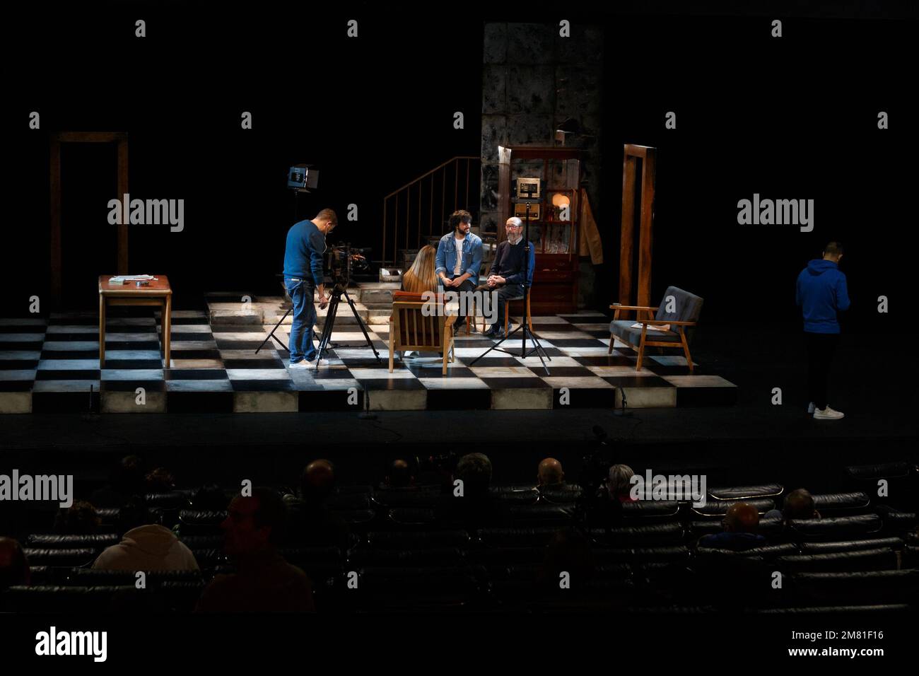 Fran Perea (l) and Miguel Rellan during the graphic pass of the play ...