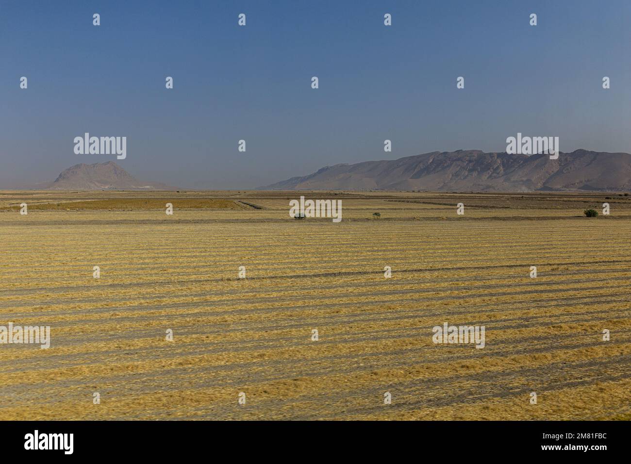 Desert mountain scenery near iran hi-res stock photography and images ...