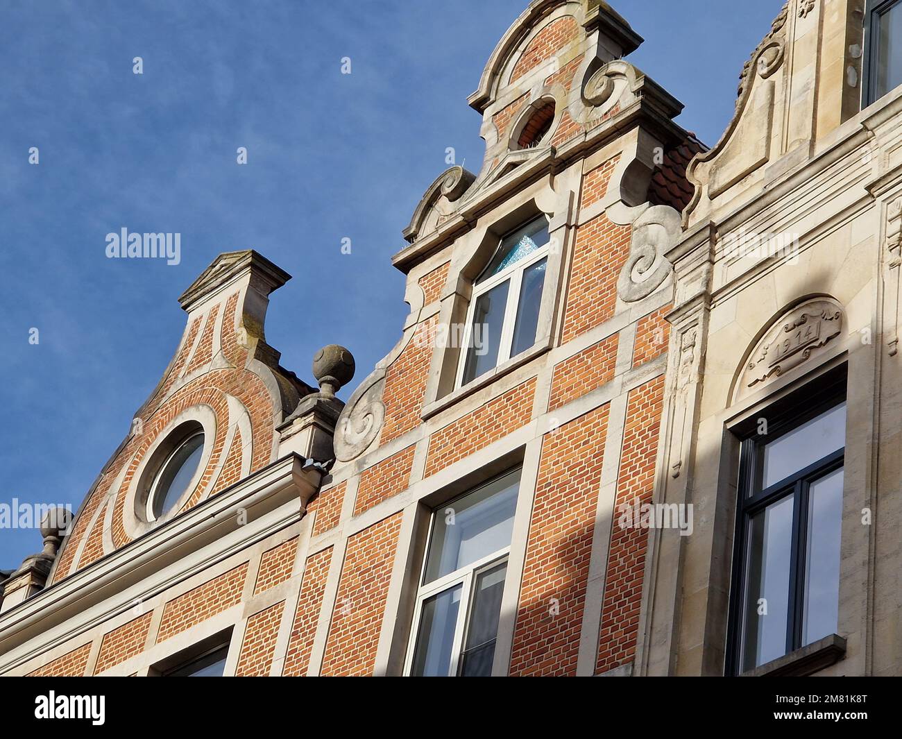 Historic building facade with beautiful architectural details - Street ...