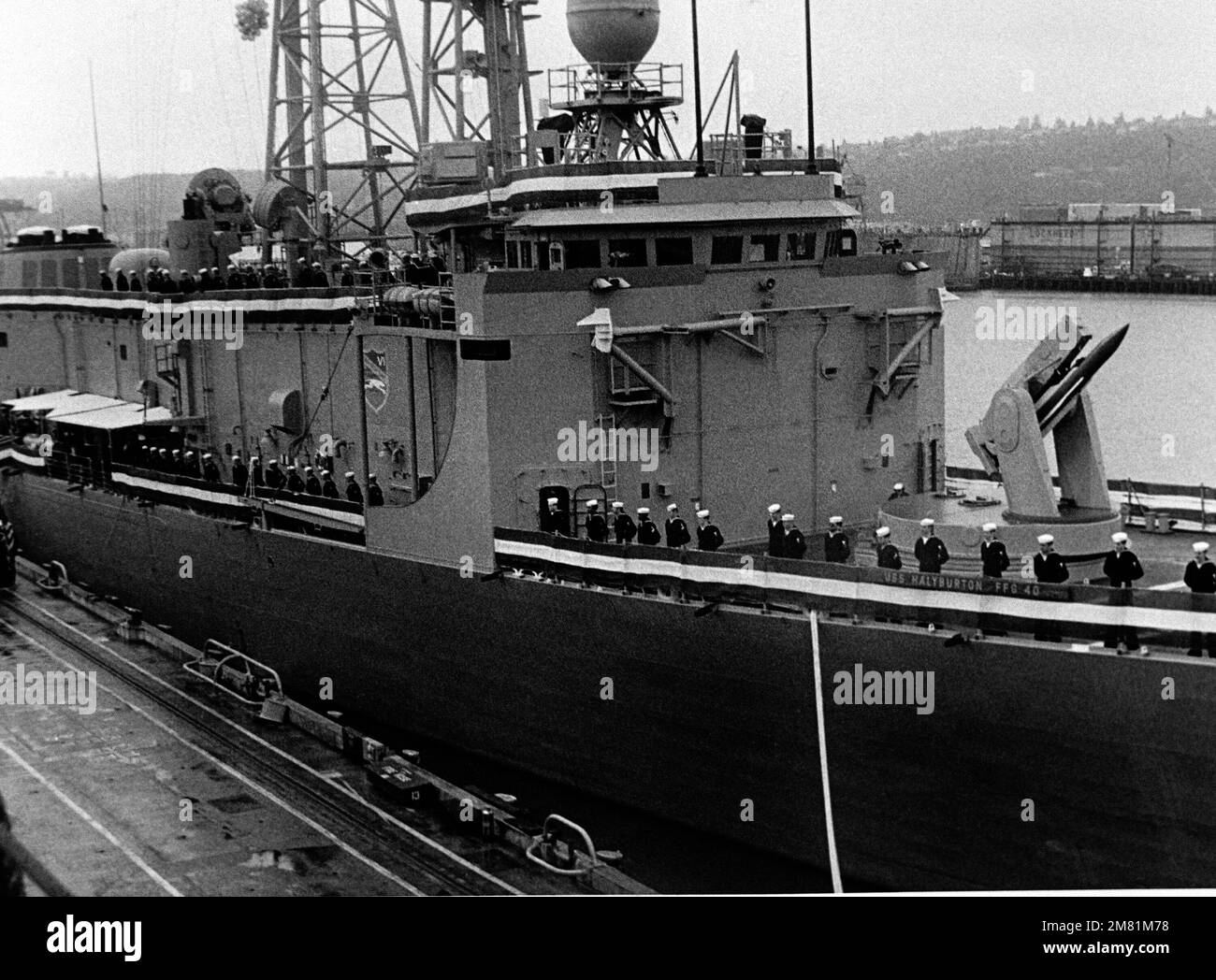 Crewmen guided missile frigate hi-res stock photography and images - Alamy