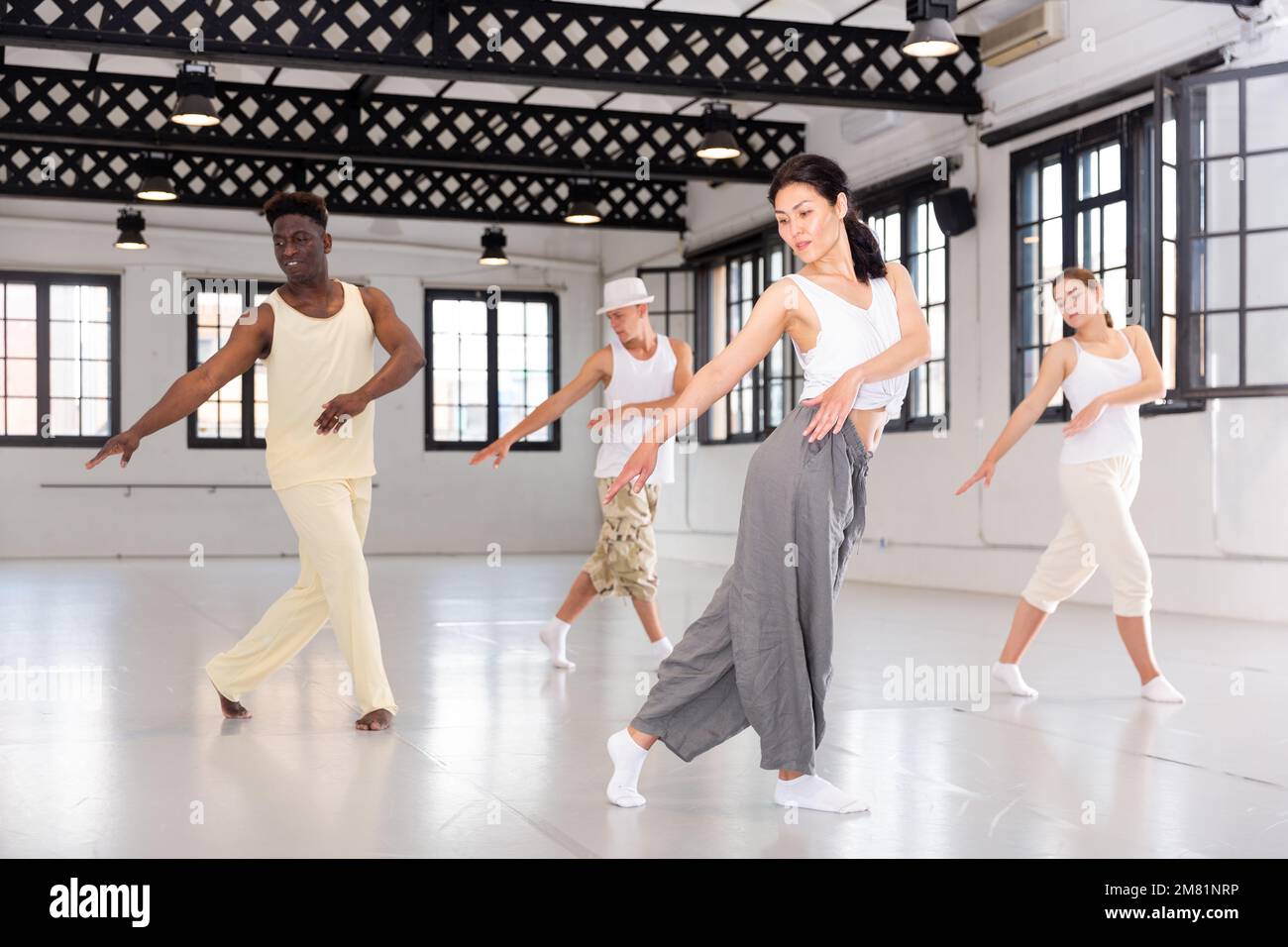 Dance modern group hi-res stock photography and images - Alamy