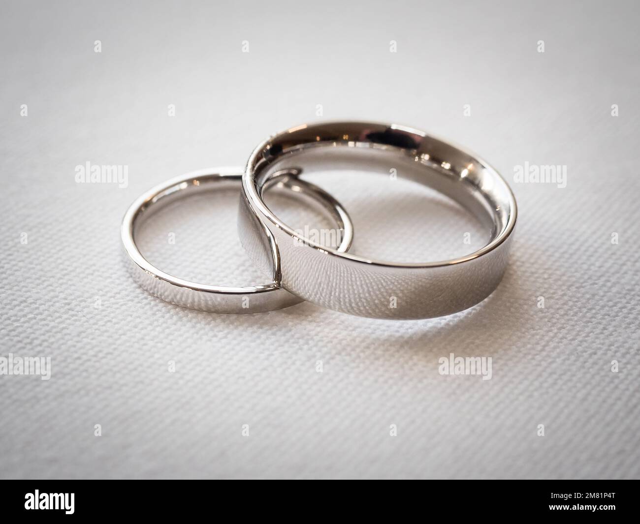 Wedding Rings on white table cloth Stock Photo - Alamy