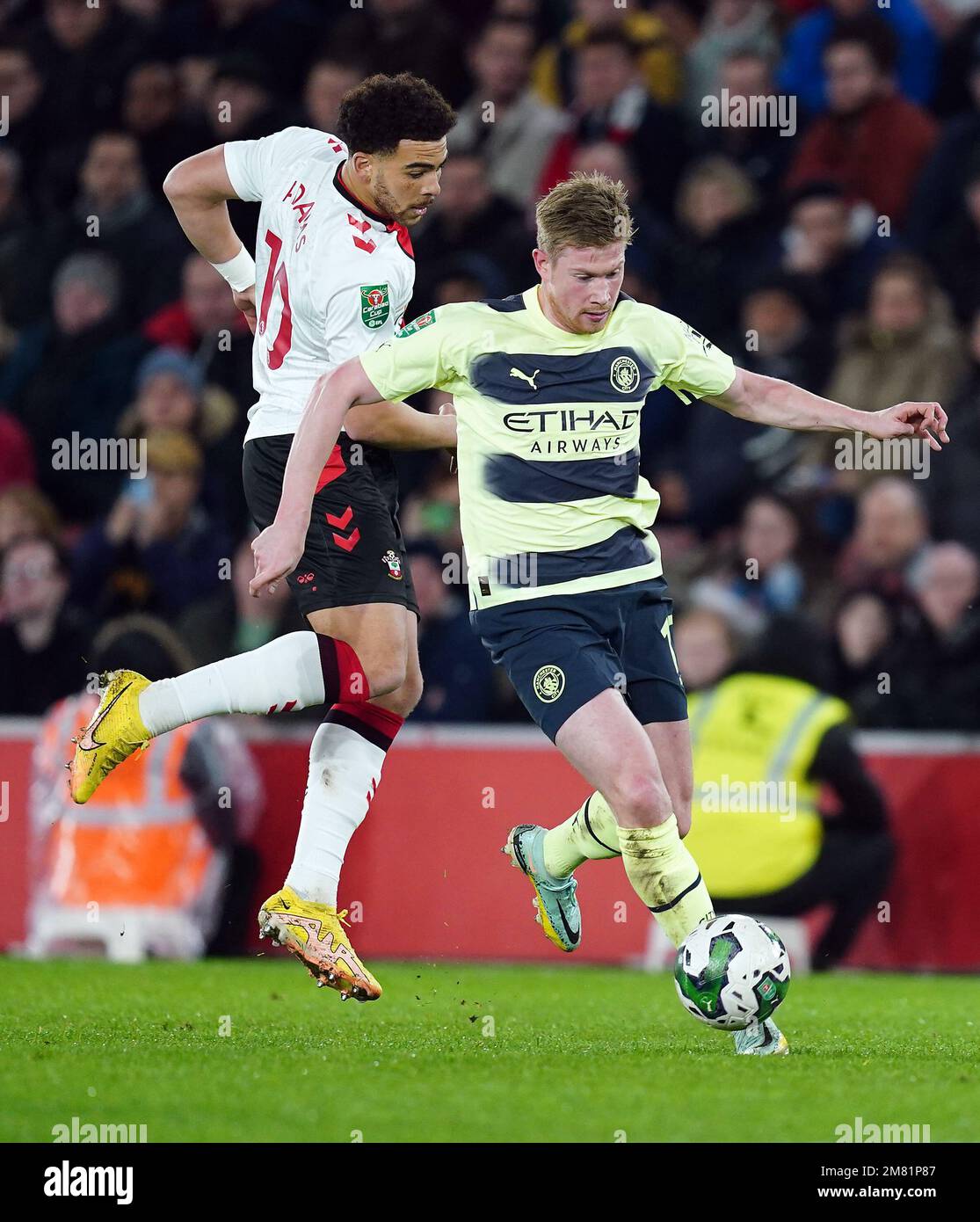 Manchester City's Kevin De Bruyne (right) and Southampton's Che Adams ...