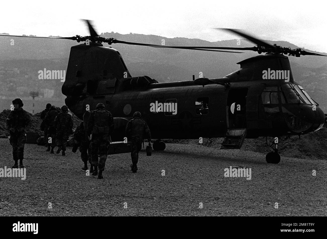 Marines of the 22nd Marine Amphibious Unit board a CH-46 Sea Knight ...