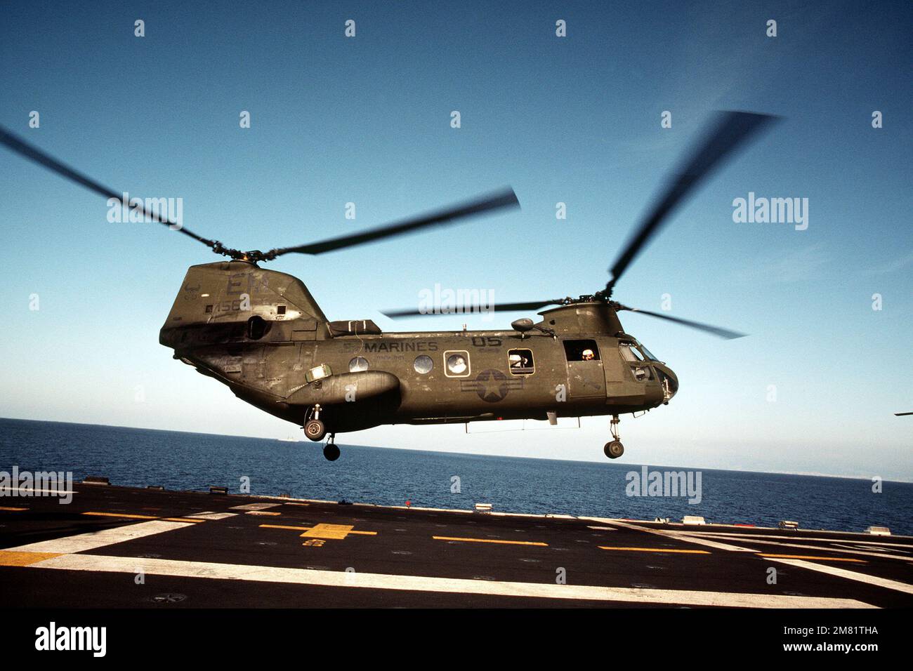 A CH-46E Sea Knight helicopter from Marine Medium Helicopter Squadron ...