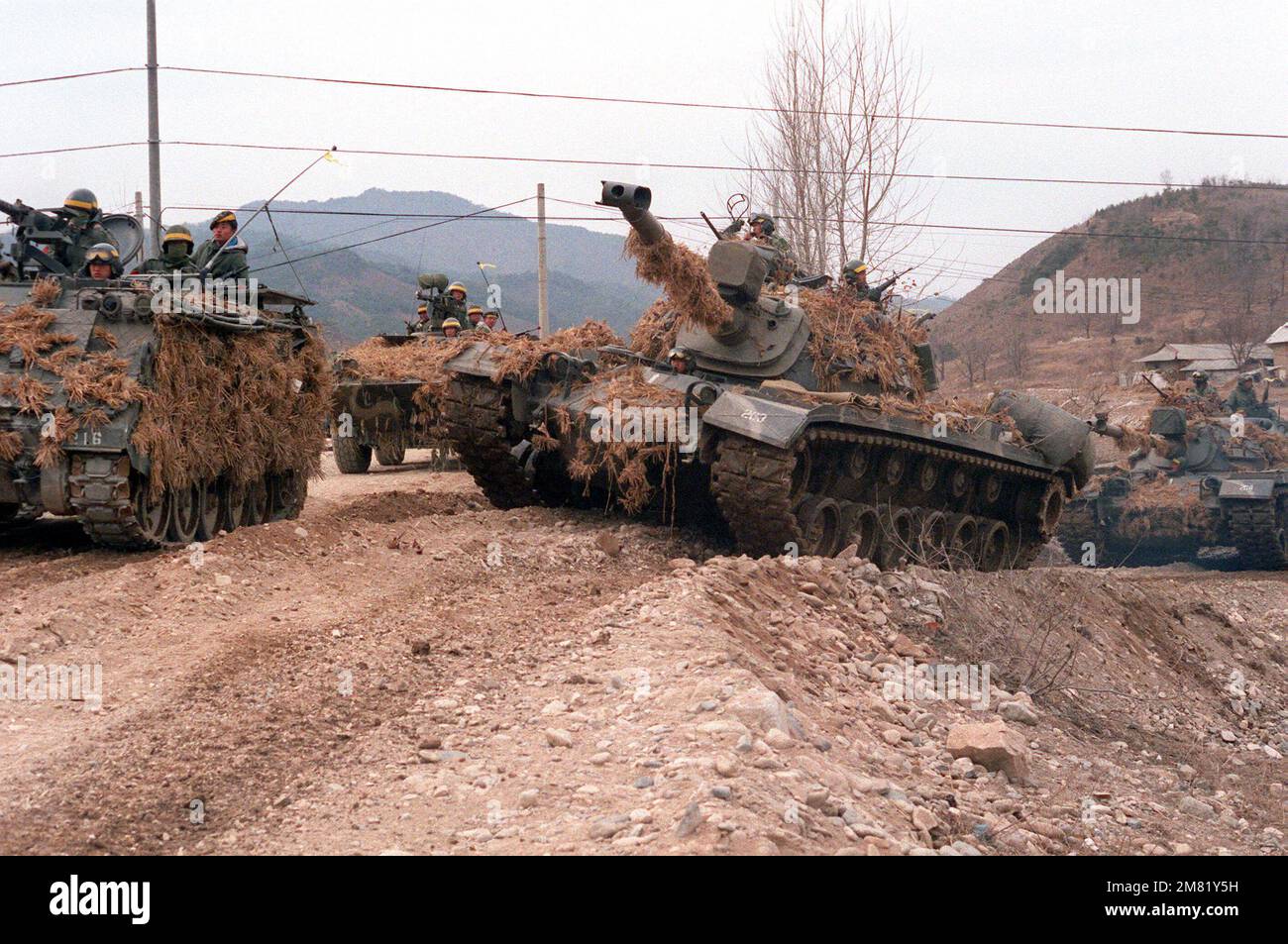 Korean soldiers move out in camouflaged M-113 armored personnel ...
